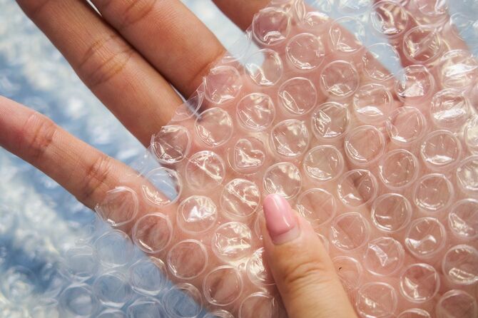 1万個に1個の割合でハート型のプチを入れた背景…多くの人がまだ知らない緩衝材｢プチプチ｣のプチ知識 指でつぶす専用のプチプチは破裂音が3倍 ...