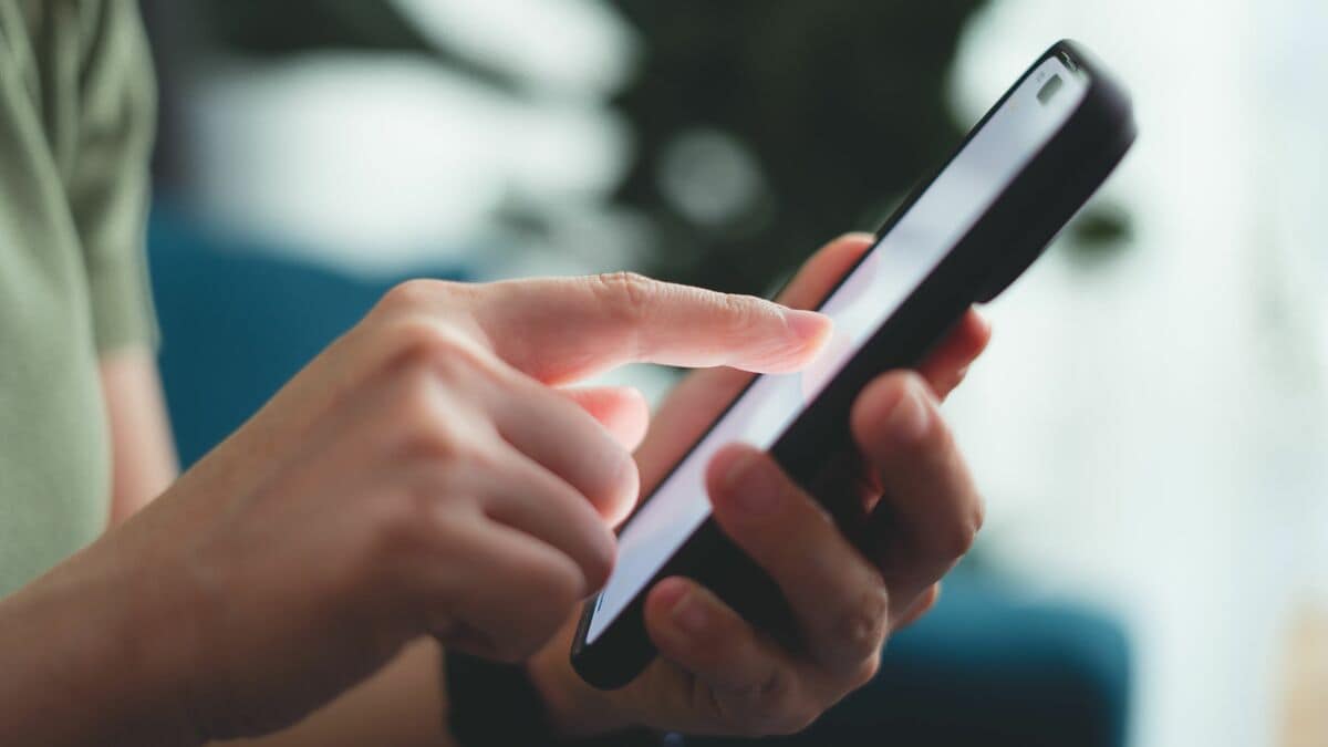 スマホをジーッと見ていると心身がボロボロに…脳神経外科医が｢日々の不調の9割はスマホのせい｣と話すワケ 最悪の場合うつ症状を引き起こす ...