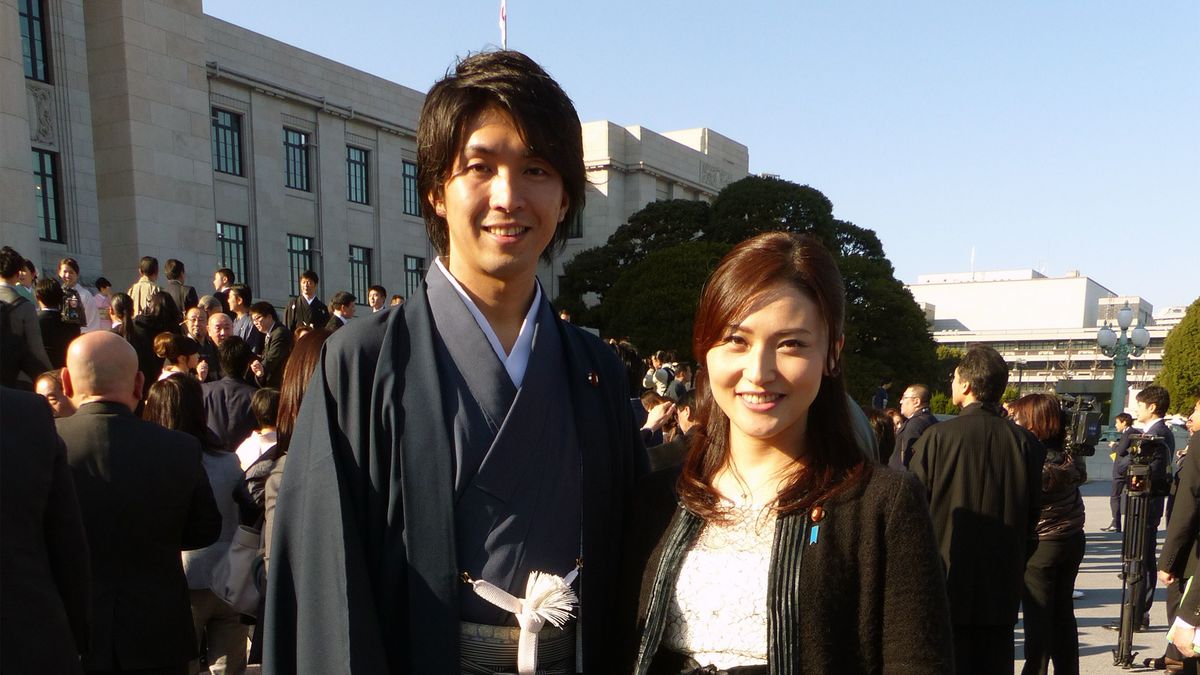 文春砲を浴びるほど人気が出てしまう「宮崎謙介・金子恵美夫妻」強さの秘密 磨きのかかったスキャンダル返し芸 President Online(プレジデントオンライン)