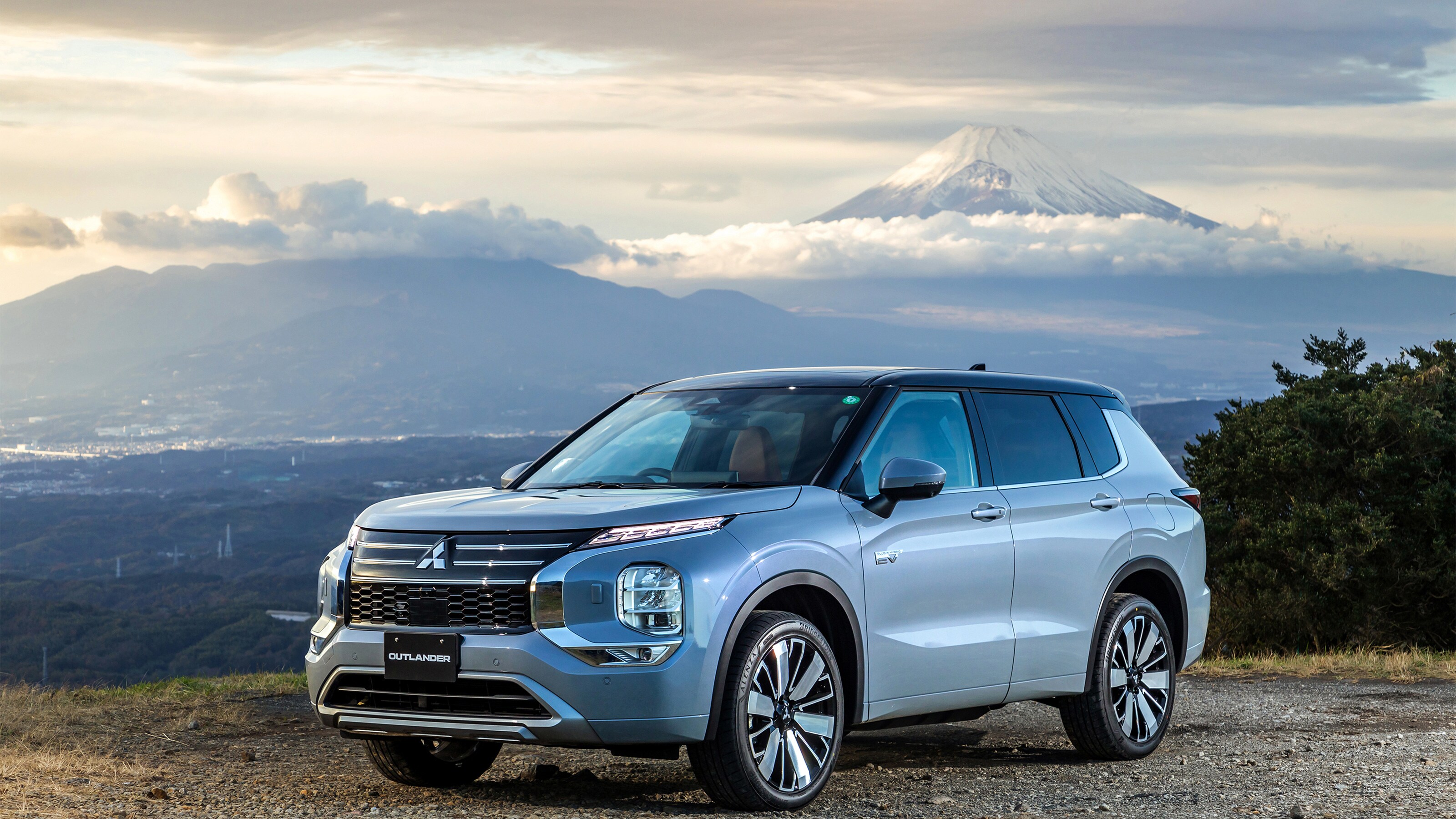 堂々たる存在感に磨きをかけた新型アウトランダーPHEV｡環境性能を求める世界的需要に新風を吹き込むか｡ PHEVの価値が高まっている理由 | PRESIDENT Online（プレジデントオンライン）